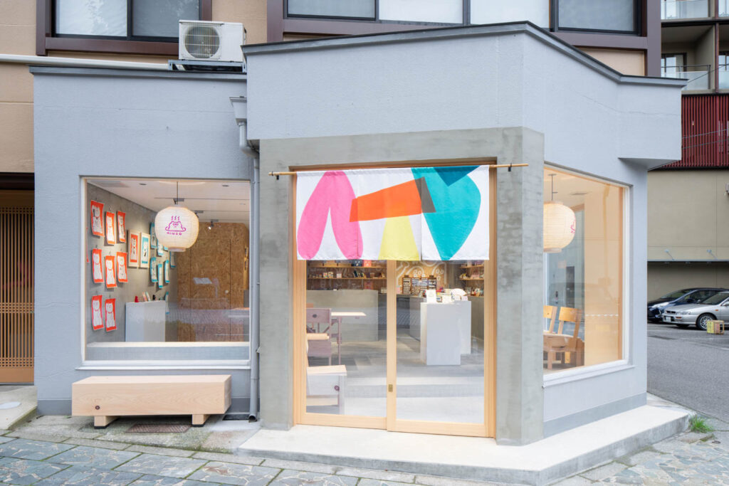 AIUEO Yamashiro Onsen / Gallery Cafe / Koyori - Best Cafe Designs