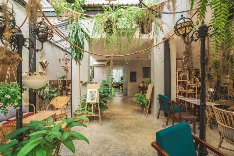 Coffee Shop in Phnom Penh / Pleng Chan - Best Cafe Designs